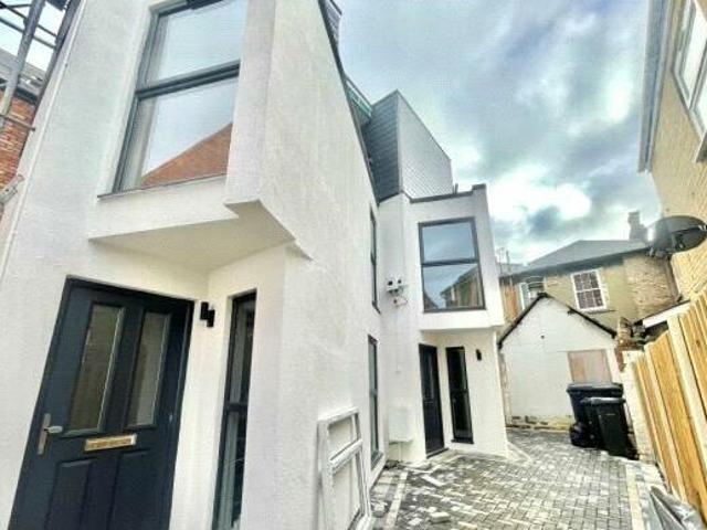 2 Bedroom Semi detached House For Sale In Bournemouth