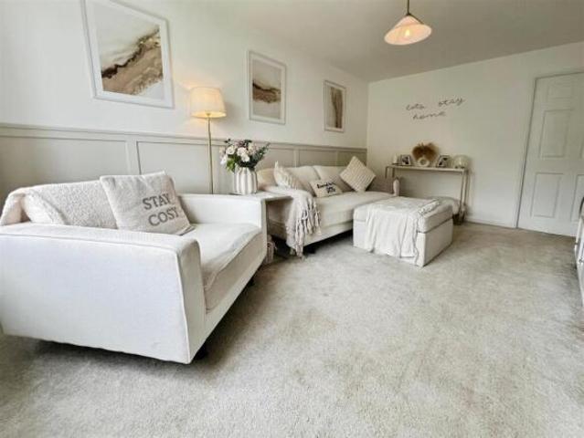 2 bedroom semi detached house for sale in Blackthorne Close, Bradford, BD2 3DZ, BD2