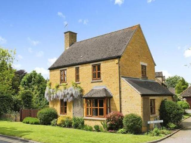 2 Bedroom Semi detached House For Sale In Broadway, Worcestershire