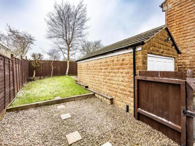 2 bedroom semi detached house for sale in Bradshaw View, Queensbury, Bradford, BD13