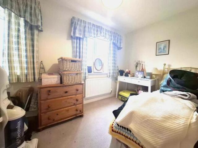 2 bedroom semi detached house for sale in Bullfinch Close, Swindon, Wiltshire, SN3