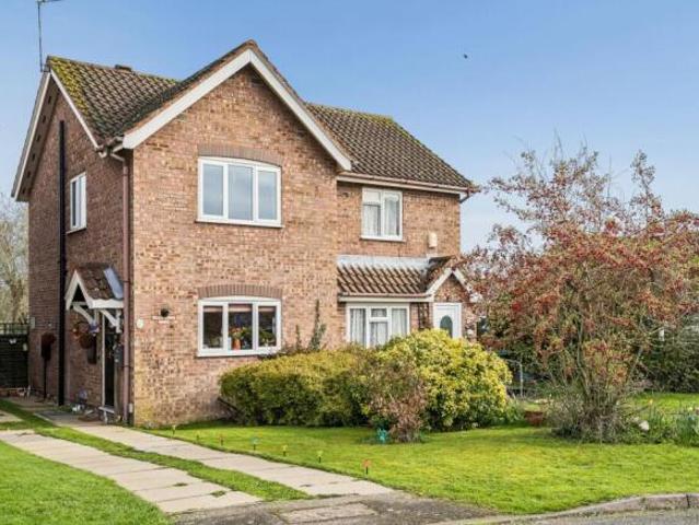 2 bedroom semi detached house for sale in Burnley Close, Watford, WD19