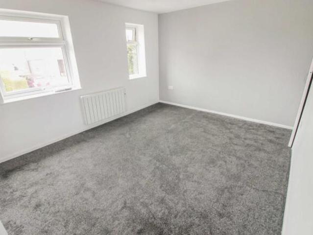 2 bedroom semi detached house for sale in Catsbrook Road, Luton, LU3