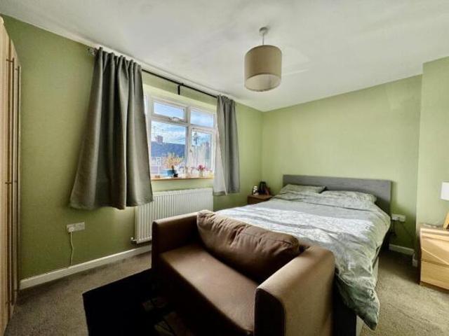2 bedroom semi detached house for sale in Chesford Road, Luton, LU2