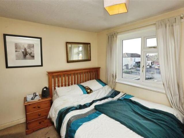 2 bedroom semi detached house for sale in Commercial Street, Southampton, Hampshire, SO18