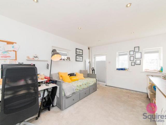 2 bedroom semi detached house for sale in Coppetts Close, London, N12