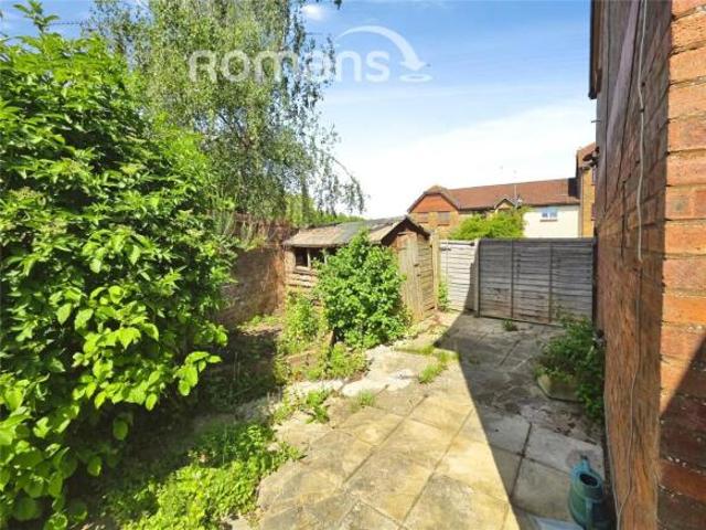 2 bedroom semi detached house for sale in Clydesdale Close, Swindon, Wiltshire, SN5