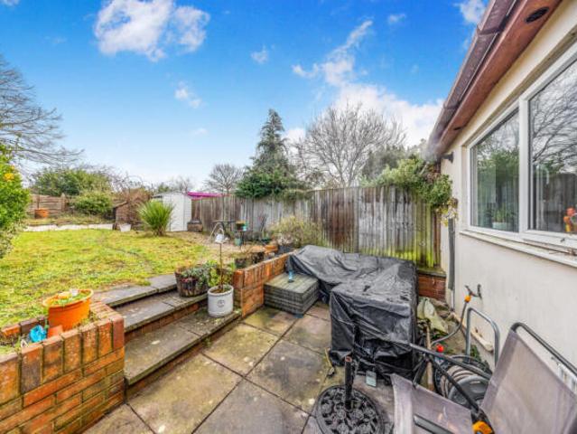 2 bedroom semi detached house for sale in Crockhamwell Road, Reading, RG5