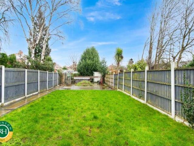 2 bedroom semi detached house for sale in Crompton Avenue, Doncaster, DN5