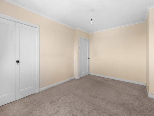 2 bedroom semi detached house for sale in Crosslees Drive, Thornliebank, G46