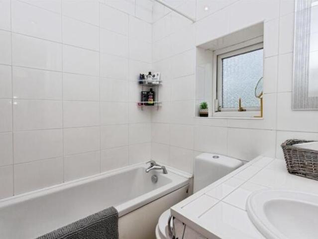 2 bedroom semi detached house for sale in Cutler Heights Lane, Bradford, BD4