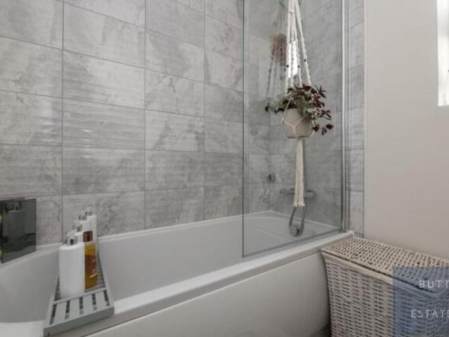 2 bedroom semi detached house for sale in Dart Avenue, Exeter, EX2