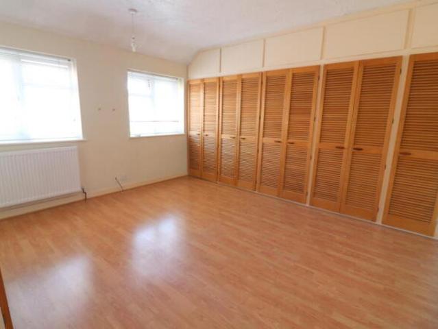 2 bedroom semi detached house for sale in Deep Denes, Luton, Bedfordshire, LU2 7SU, LU2
