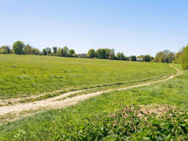2 bedroom semi detached house for sale in Down Road, Merrow, GU1