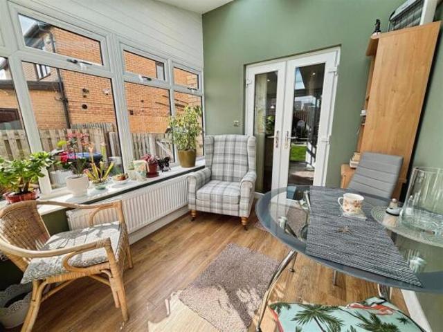 2 bedroom semi detached house for sale in Eaglesfield Drive, Bradford, BD6 2PY, BD6