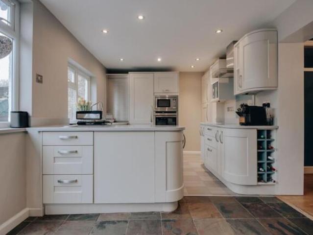 2 bedroom semi detached house for sale in East Drive, Watford, WD25