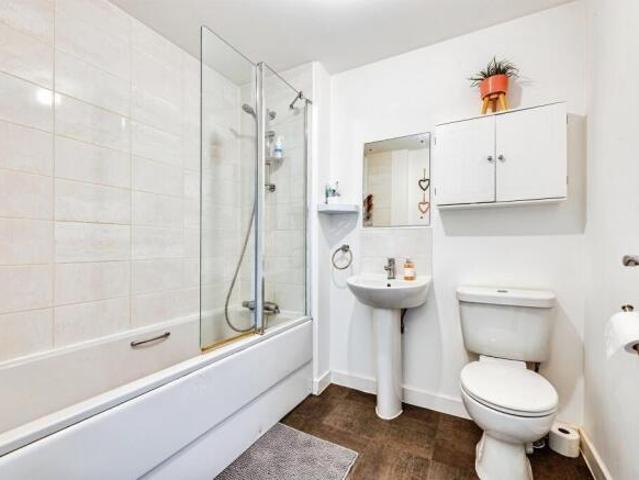 2 bedroom semi detached house for sale in Emerald Crescent, Swindon, SN25