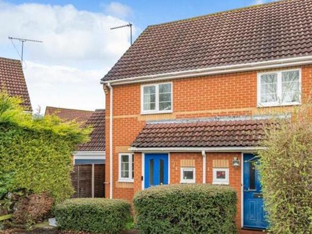 2 Bedroom Semi detached House For Sale In Farnborough