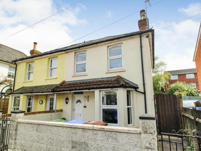 2 Bedroom Semi detached House For Sale In Farnborough