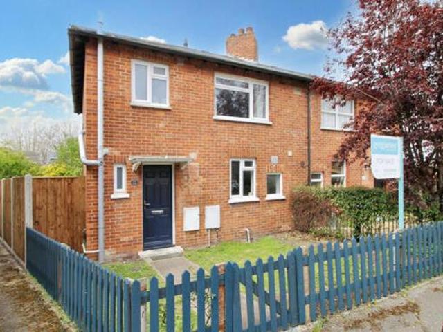 2 Bedroom Semi detached House For Sale In Farnborough