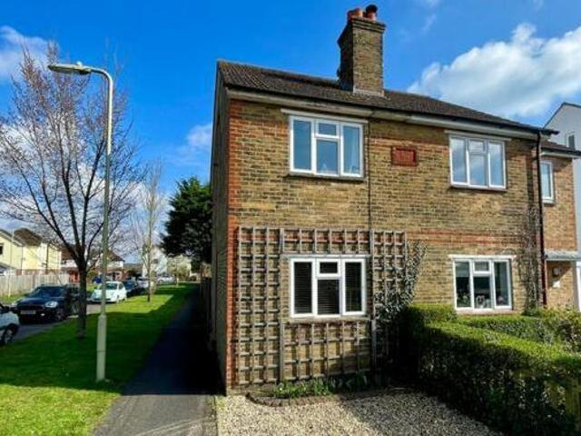 2 Bedroom Semi detached House For Sale In Farnborough