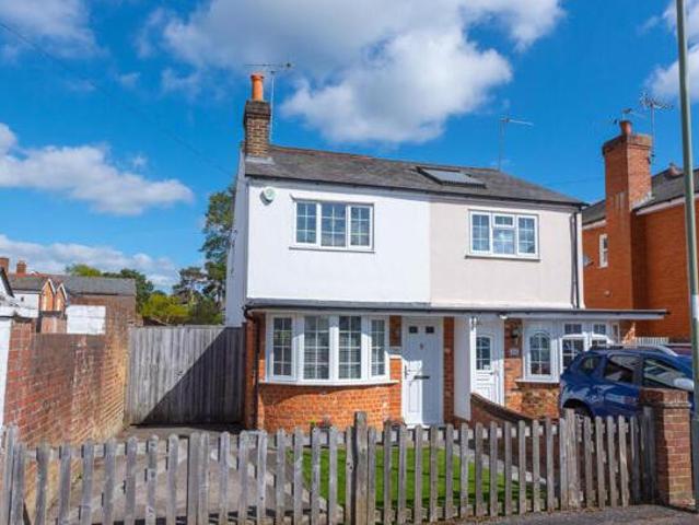 2 Bedroom Semi detached House For Sale In Farnborough
