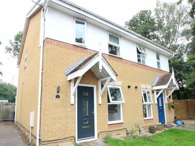 2 Bedroom Semi detached House For Sale In Farnborough, Hampshire