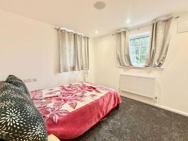 2 bedroom semi detached house for sale in Felton Close, Luton, LU2