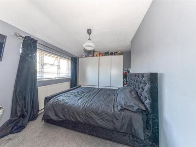 2 bedroom semi detached house for sale in Field End Close, Luton, Bedfordshire, LU2