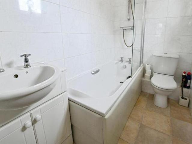 2 bedroom semi detached house for sale in Foredyke Avenue, Hull, HU7