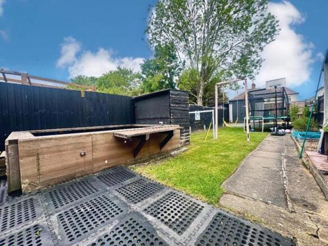 2 bedroom semi detached house for sale in Fourth Avenue, Sundon Park, Luton, Bedfordshire, LU3 3BS, LU3