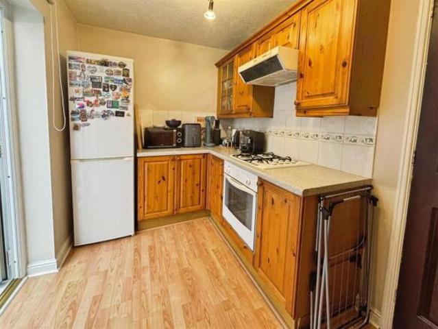 2 bedroom semi detached house for sale in Flaxen Court, Bradford, BD6 1AW, BD6