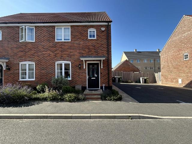 2 bedroom semi detached house for sale in Flycatcher Way, Sprowston, Norwich, NR7