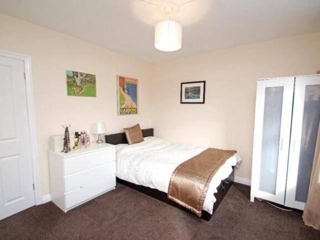 2 bedroom semi detached house for sale in Frances Avenue, Crosland Moor HD4
