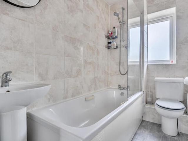 2 bedroom semi detached house for sale in Goldcrest Walk, Covingham, Swindon, SN3