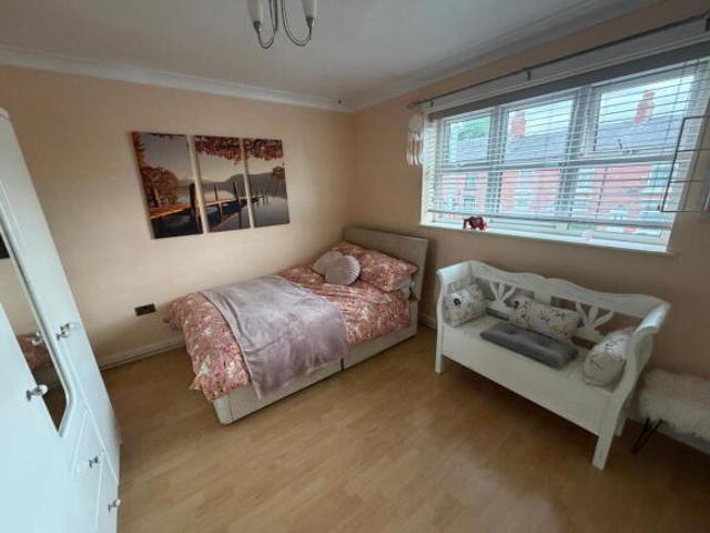 2 bedroom semi detached house for sale in Gorton Road, Reddish, SK5