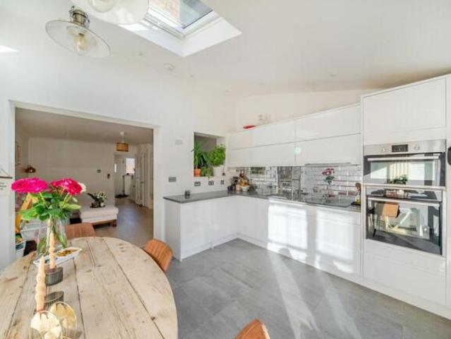 2 bedroom semi detached house for sale in Gosforth Path, Watford, WD19