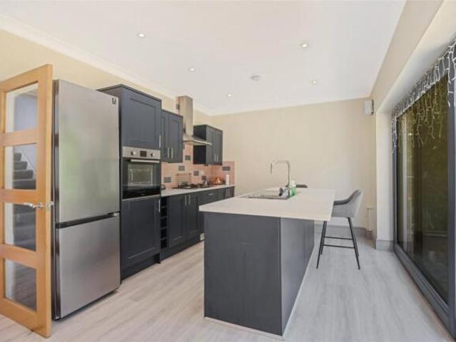 2 bedroom semi detached house for sale in Great Western Road, Knightwood, Glasgow, G13