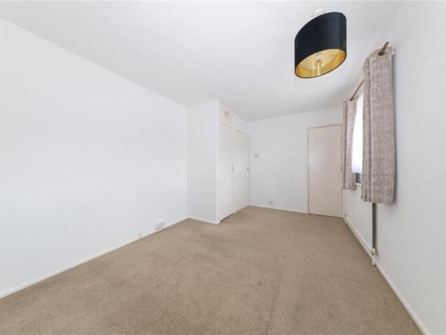 2 bedroom semi detached house for sale in Hallwicks Road, Luton, Bedfordshire, LU2
