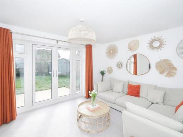 2 bedroom semi detached house for sale in Hawthorn Drive, Burton Green, Kenilworth, CV8