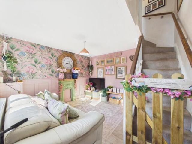 2 bedroom semi detached house for sale in Henwick Road, Worcester, Worcestershire, WR2