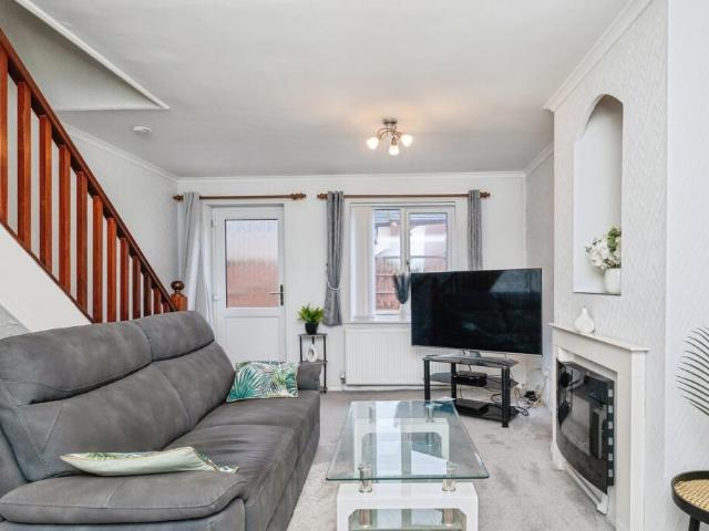 2 bedroom semi detached house for sale in Heathfields Close, Chester, Cheshire, CH2