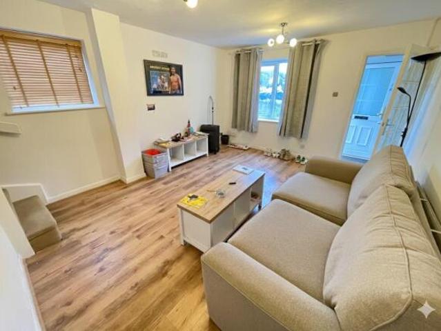 2 bedroom semi detached house for sale in Heron Drive, Luton, Bedfordshire, LU2 7LZ, LU2