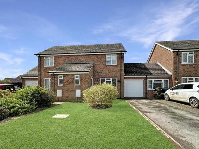 2 Bedroom Semi detached House For Sale In Highcliffe