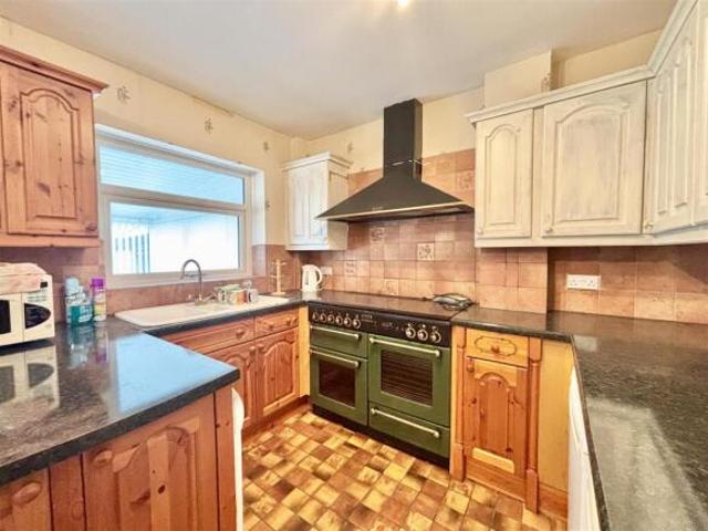 2 bedroom semi detached house for sale in Highlands Grove, Bradford 7, BD7