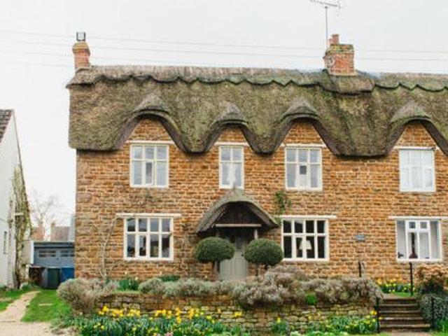 2 Bedroom Semi detached House For Sale In Hook Norton