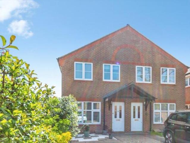 2 bedroom semi detached house for sale in Holt Row, Bedford, Bedfordshire, MK42