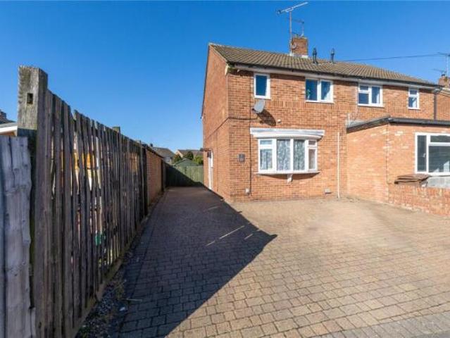 2 bedroom semi detached house for sale in Hornsby Close, Luton, Bedfordshire, LU2