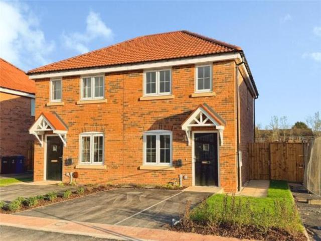 2 bedroom semi detached house for sale in Hurdle Crescent, Doncaster, South Yorkshire, DN4