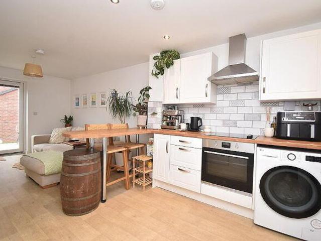 2 bedroom semi detached house for sale in Hutchings Drive, Tithebarn, Exeter, EX1